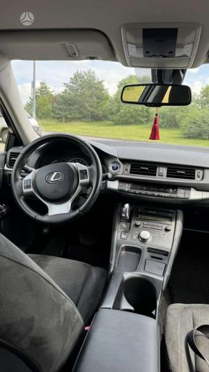 Melns Lexus CT 200h 2012 Viļņa, ar dzinēja tilpumu 1.80 L un nobraukumu 210 tūkst. km par 9300 €, foto 7 vietnē AUTOMOTO.COM.LV