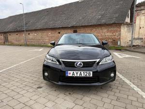 Black Lexus CT 200h 2012 in Kelme, with an engine capacity of 1.80 L and mileage of 268 thousand km for 7500 €, photo 3 on AUTOMOTO.COM.LV