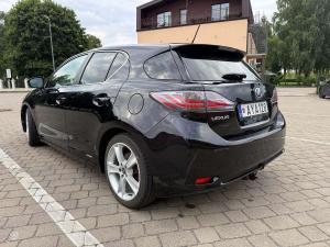 Black Lexus CT 200h 2012 in Kelme, with an engine capacity of 1.80 L and mileage of 268 thousand km for 7500 €, photo 5 on AUTOMOTO.COM.LV
