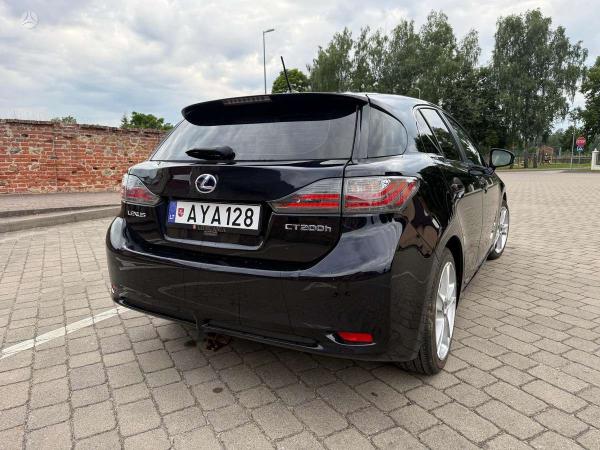Black Lexus CT 200h 2012 in Kelme, with an engine capacity of 1.80 L and mileage of 268 thousand km for 7500 €, photo 5 on AUTOMOTO.COM.LV