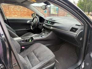 Black Lexus CT 200h 2012 in Kelme, with an engine capacity of 1.80 L and mileage of 268 thousand km for 7500 €, photo 7 on AUTOMOTO.COM.LV