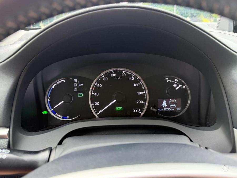 Black Lexus CT 200h 2012 in Kelme, with an engine capacity of 1.80 L and mileage of 268 thousand km for 7500 €, photo 10 on AUTOMOTO.COM.LV