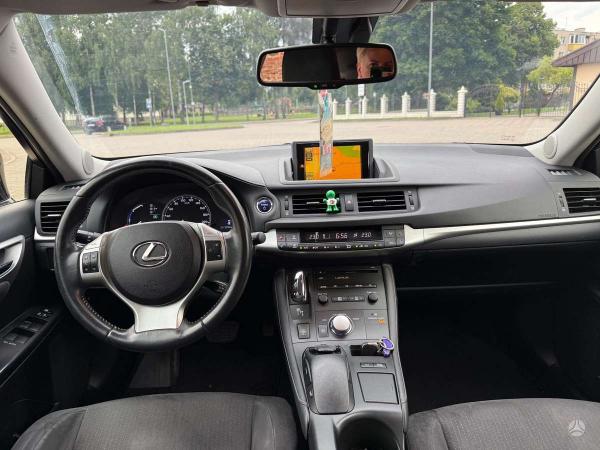 Black Lexus CT 200h 2012 in Kelme, with an engine capacity of 1.80 L and mileage of 268 thousand km for 7500 €, photo 10 on AUTOMOTO.COM.LV