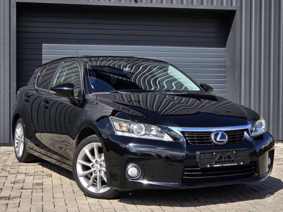 Black Lexus CT 200h 2012 in Kaunas, with an engine capacity of 1.80 L and mileage of 234 thousand km for 8750 €, photo 1 on AUTOMOTO.COM.LV
