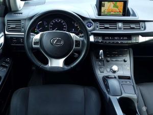 Black Lexus CT 200h 2012 in Kaunas, with an engine capacity of 1.80 L and mileage of 234 thousand km for 8750 €, photo 3 on AUTOMOTO.COM.LV