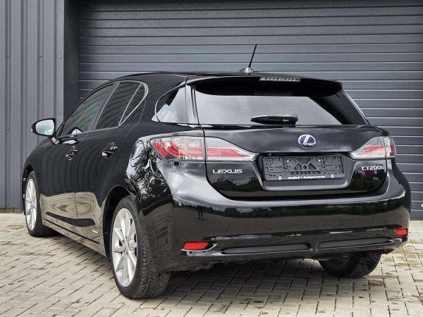 Black Lexus CT 200h 2012 in Kaunas, with an engine capacity of 1.80 L and mileage of 234 thousand km for 8750 €, photo 5 on AUTOMOTO.COM.LV
