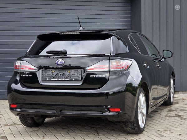 Black Lexus CT 200h 2012 in Kaunas, with an engine capacity of 1.80 L and mileage of 234 thousand km for 8750 €, photo 6 on AUTOMOTO.COM.LV