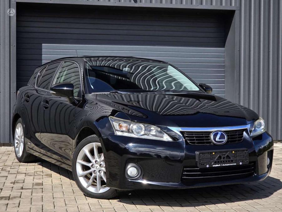 Black Lexus CT 200h 2012 in Kaunas, with an engine capacity of 1.80 L and mileage of 234 thousand km for 8750 €, photo 8 on AUTOMOTO.COM.LV
