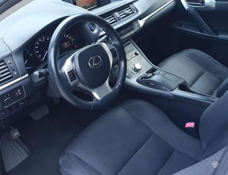 Black Lexus CT 200h 2012 in Kaunas, with an engine capacity of 1.80 L and mileage of 234 thousand km for 8750 €, photo 9 on AUTOMOTO.COM.LV