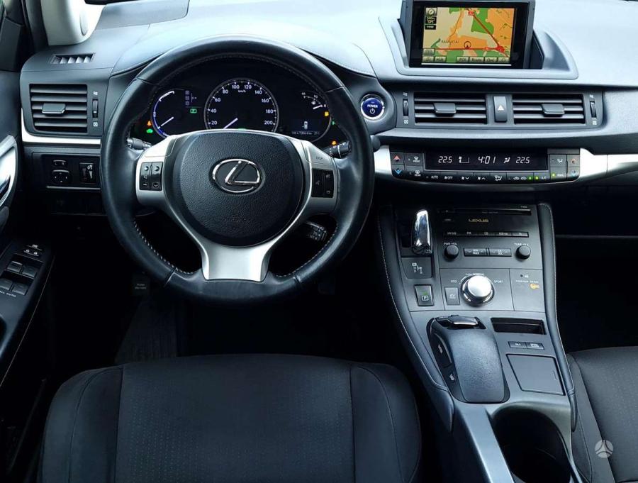 Black Lexus CT 200h 2012 in Kaunas, with an engine capacity of 1.80 L and mileage of 234 thousand km for 8750 €, photo 10 on AUTOMOTO.COM.LV