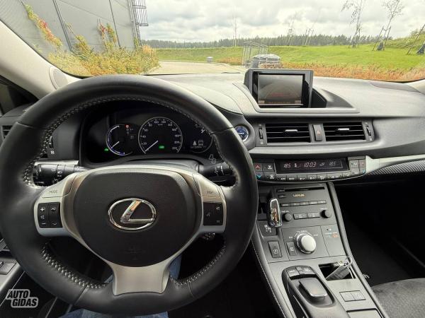Черный Лексус CT 200h 2012 в Вильнюс, объемом двигателя 1.80 л и пробегом 237 тыс. км за 9850 €, фото 10 на AUTOMOTO.COM.LV