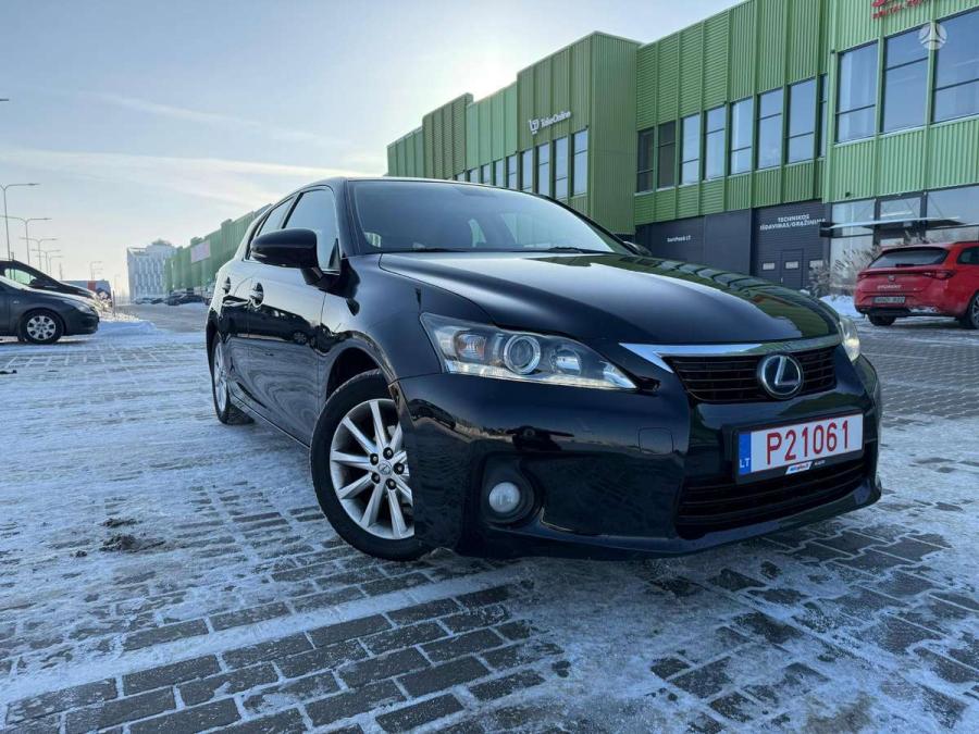 Black Lexus CT 200h 2013 in Vilnius, with an engine capacity of 1.80 L and mileage of 289 thousand km for 7650 €, photo 1 on AUTOMOTO.COM.LV
