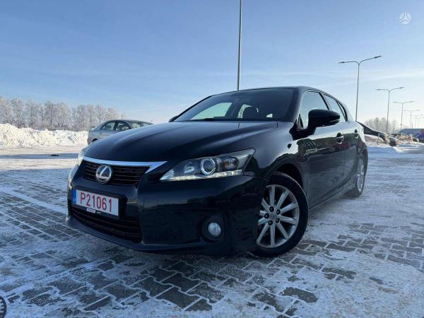 Black Lexus CT 200h 2013 in Vilnius, with an engine capacity of 1.80 L and mileage of 289 thousand km for 7650 €, photo 2 on AUTOMOTO.COM.LV