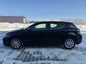Black Lexus CT 200h 2013 in Vilnius, with an engine capacity of 1.80 L and mileage of 289 thousand km for 7650 €, photo 5 on AUTOMOTO.COM.LV