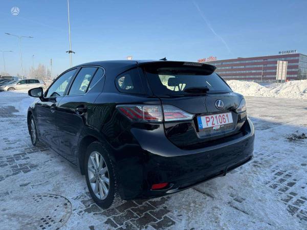 Black Lexus CT 200h 2013 in Vilnius, with an engine capacity of 1.80 L and mileage of 289 thousand km for 7650 €, photo 6 on AUTOMOTO.COM.LV