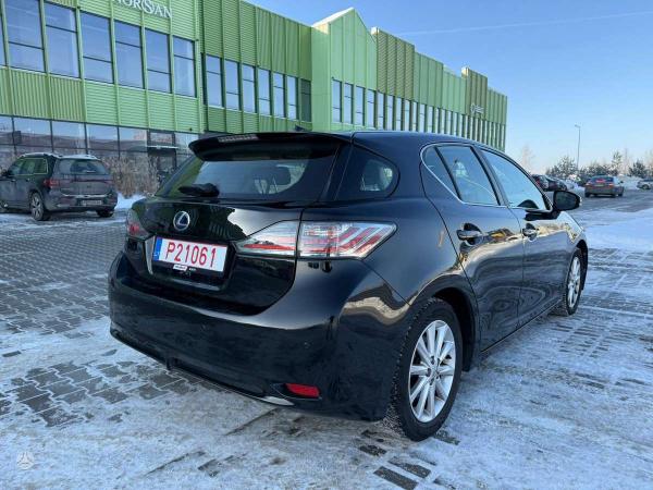 Black Lexus CT 200h 2013 in Vilnius, with an engine capacity of 1.80 L and mileage of 289 thousand km for 7650 €, photo 7 on AUTOMOTO.COM.LV