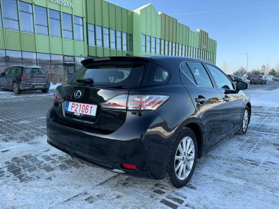Black Lexus CT 200h 2013 in Vilnius, with an engine capacity of 1.80 L and mileage of 289 thousand km for 7650 €, photo 7 on AUTOMOTO.COM.LV