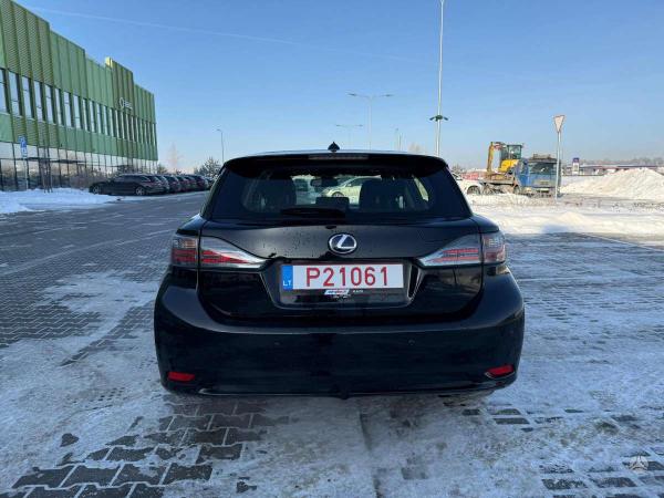 Black Lexus CT 200h 2013 in Vilnius, with an engine capacity of 1.80 L and mileage of 289 thousand km for 7650 €, photo 8 on AUTOMOTO.COM.LV