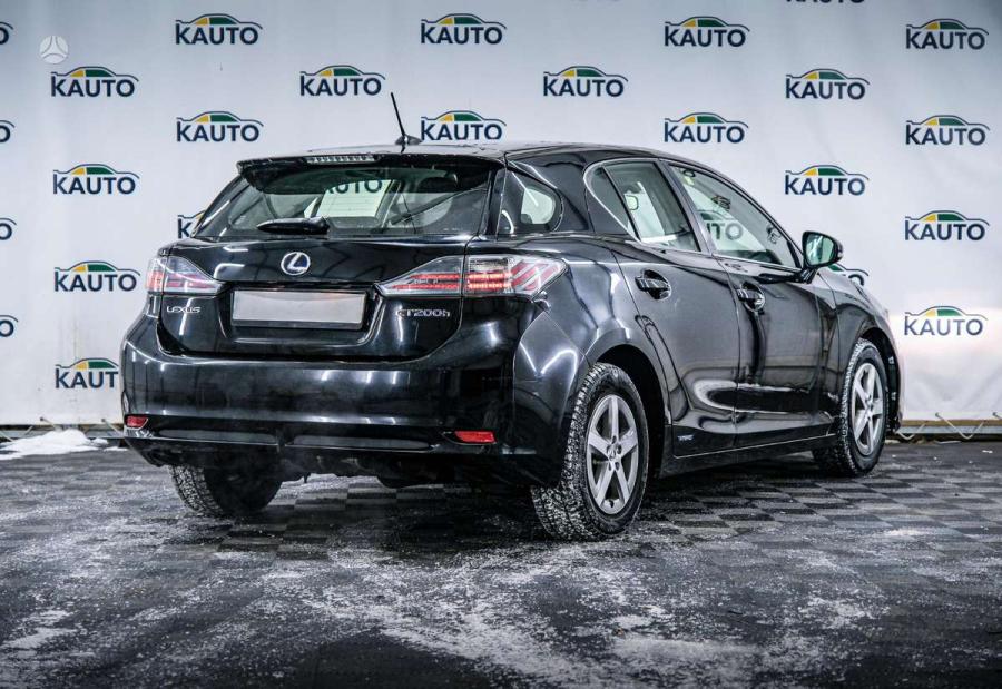 Melns Lexus CT 200h 2013 Kauņa, ar dzinēja tilpumu 1.80 L un nobraukumu 312 tūkst. km par 8990 €, foto 3 vietnē AUTOMOTO.COM.LV