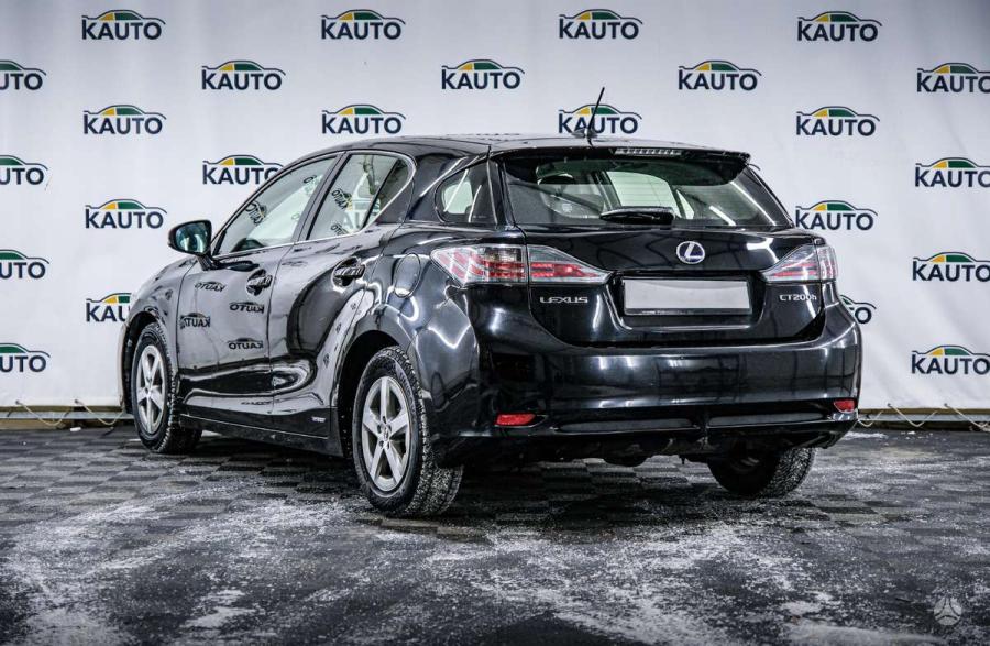 Melns Lexus CT 200h 2013 Kauņa, ar dzinēja tilpumu 1.80 L un nobraukumu 312 tūkst. km par 8990 €, foto 4 vietnē AUTOMOTO.COM.LV