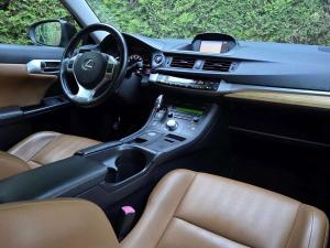 Черный Лексус CT 200h 2013 в Каунас, объемом двигателя 1.80 л и пробегом 283 тыс. км за 8550 €, фото 9 на AUTOMOTO.COM.LV