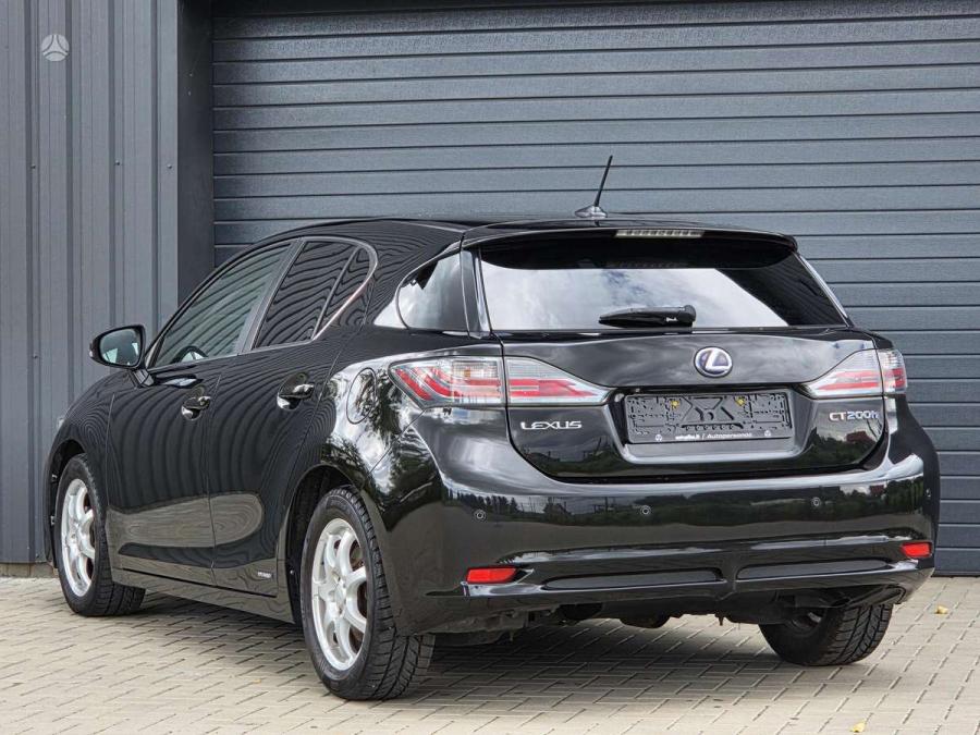 Melns Lexus CT 200h 2013 Kauņa, ar dzinēja tilpumu 1.80 L un nobraukumu 283 tūkst. km par 8500 €, foto 3 vietnē AUTOMOTO.COM.LV
