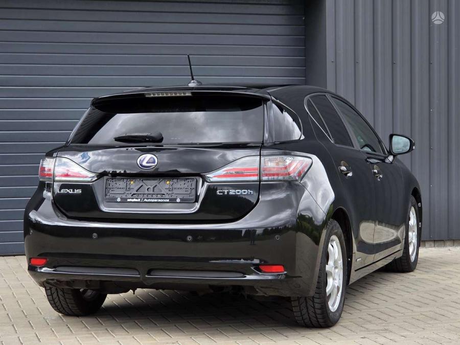 Melns Lexus CT 200h 2013 Kauņa, ar dzinēja tilpumu 1.80 L un nobraukumu 283 tūkst. km par 8500 €, foto 4 vietnē AUTOMOTO.COM.LV