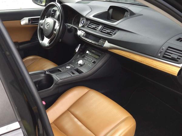Melns Lexus CT 200h 2013 Kauņa, ar dzinēja tilpumu 1.80 L un nobraukumu 283 tūkst. km par 8500 €, foto 5 vietnē AUTOMOTO.COM.LV