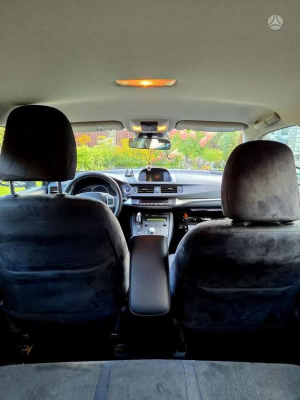 Black Lexus CT 200h 2013 in Vilnius, with an engine capacity of 1.80 L and mileage of 273 thousand km for 8200 €, photo 7 on AUTOMOTO.COM.LV