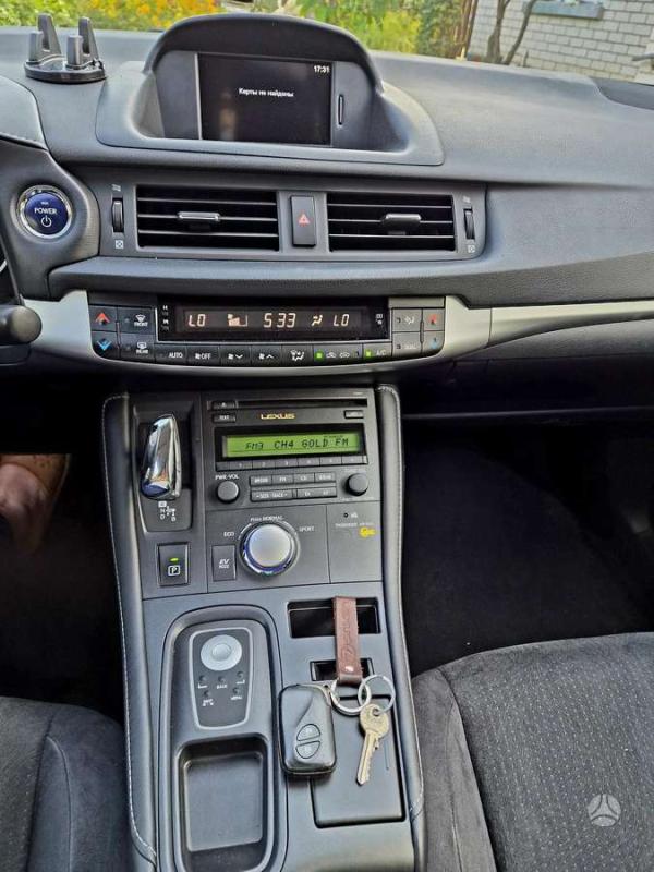 Black Lexus CT 200h 2013 in Vilnius, with an engine capacity of 1.80 L and mileage of 273 thousand km for 8200 €, photo 9 on AUTOMOTO.COM.LV