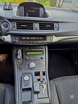 Black Lexus CT 200h 2013 in Vilnius, with an engine capacity of 1.80 L and mileage of 273 thousand km for 8200 €, photo 9 on AUTOMOTO.COM.LV