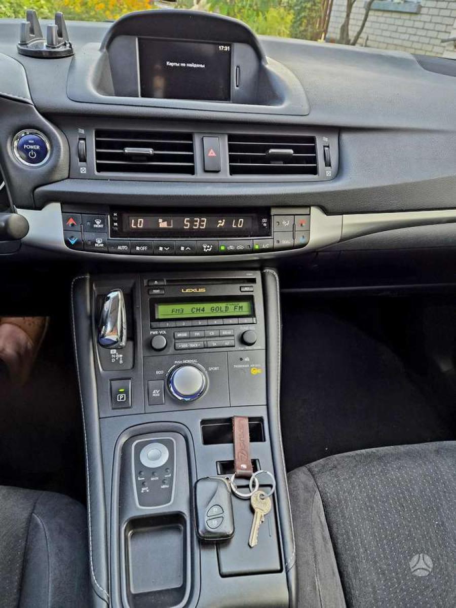 Black Lexus CT 200h 2013 in Vilnius, with an engine capacity of 1.80 L and mileage of 273 thousand km for 8200 €, photo 9 on AUTOMOTO.COM.LV