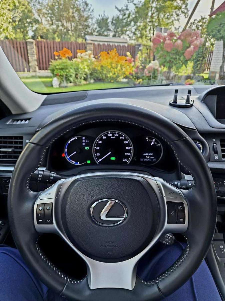 Black Lexus CT 200h 2013 in Vilnius, with an engine capacity of 1.80 L and mileage of 273 thousand km for 8200 €, photo 11 on AUTOMOTO.COM.LV