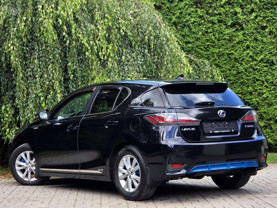 Melns Lexus CT 200h 2014 Kauņa, ar dzinēja tilpumu 1.80 L un nobraukumu 300 tūkst. km par 9500 €, foto 4 vietnē AUTOMOTO.COM.LV