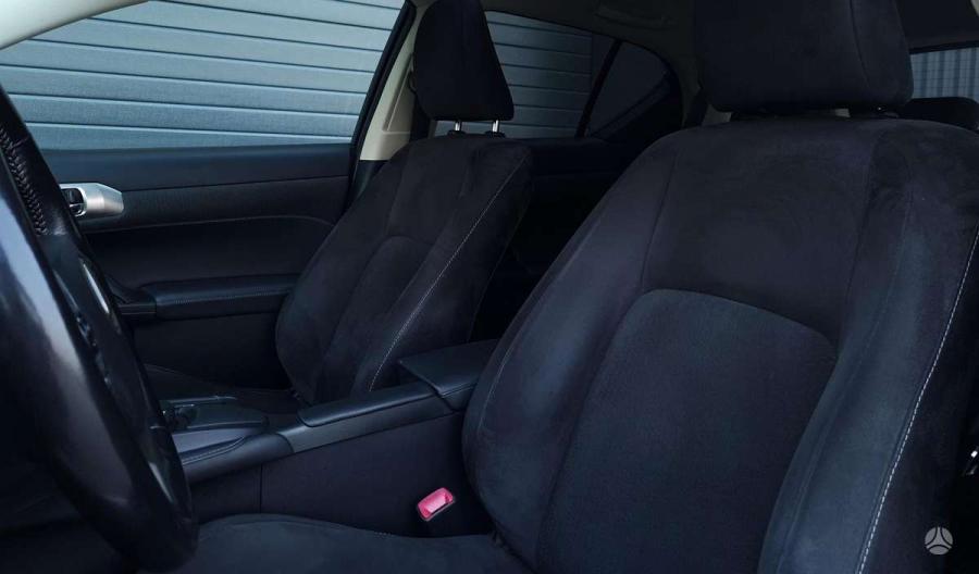 Melns Lexus CT 200h 2014 Kauņa, ar dzinēja tilpumu 1.80 L un nobraukumu 300 tūkst. km par 9500 €, foto 10 vietnē AUTOMOTO.COM.LV