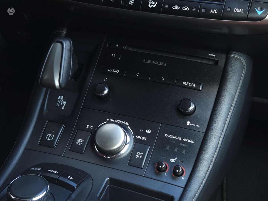 Melns Lexus CT 200h 2014 Kauņa, ar dzinēja tilpumu 1.80 L un nobraukumu 250 tūkst. km par 10999 €, foto 19 vietnē AUTOMOTO.COM.LV
