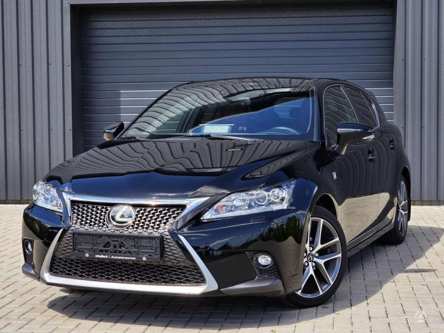 Black Lexus CT 200h 2014 in Kaunas, with an engine capacity of 1.80 L and mileage of 250 thousand km for 10999 €, photo 4 on AUTOMOTO.COM.LV