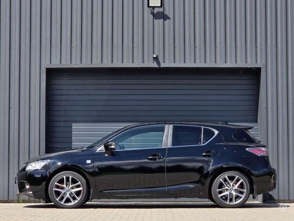 Melns Lexus CT 200h 2014 Kauņa, ar dzinēja tilpumu 1.80 L un nobraukumu 250 tūkst. km par 10999 €, foto 4 vietnē AUTOMOTO.COM.LV