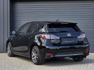 Black Lexus CT 200h 2014 in Kaunas, with an engine capacity of 1.80 L and mileage of 250 thousand km for 10999 €, photo 6 on AUTOMOTO.COM.LV