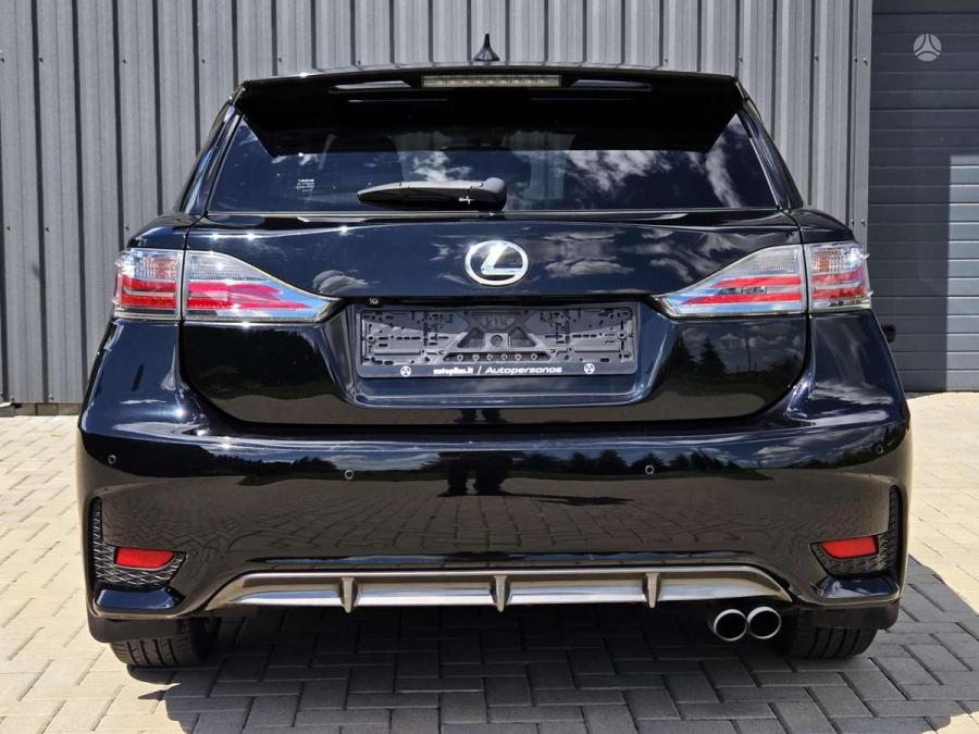 Black Lexus CT 200h 2014 in Kaunas, with an engine capacity of 1.80 L and mileage of 250 thousand km for 10999 €, photo 7 on AUTOMOTO.COM.LV