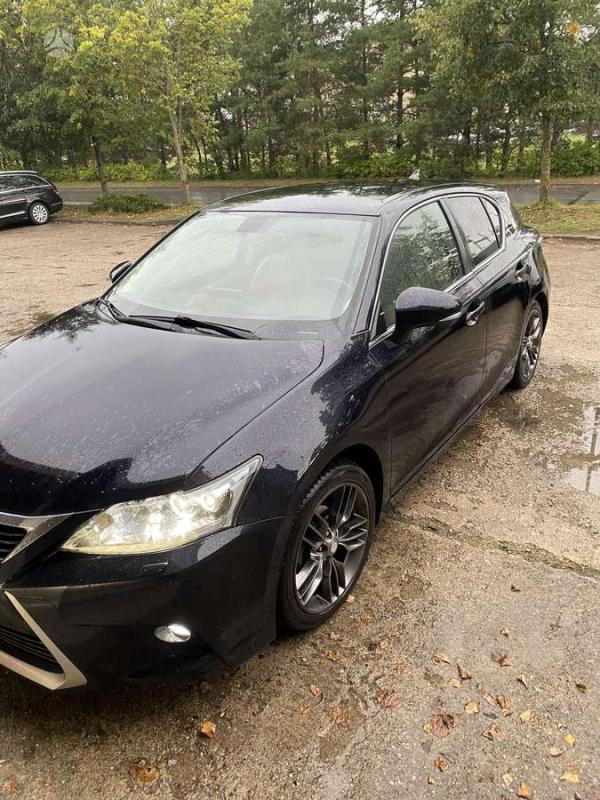 Black Lexus CT 200h 2014 in Vilnius, with an engine capacity of 1.80 L and mileage of 258 thousand km for 11400 €, photo 1 on AUTOMOTO.COM.LV