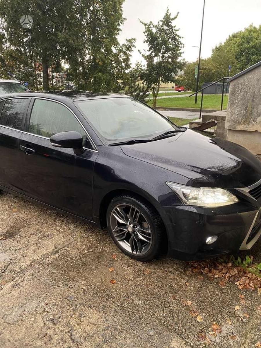 Melns Lexus CT 200h 2014 Viļņa, ar dzinēja tilpumu 1.80 L un nobraukumu 258 tūkst. km par 11400 €, foto 3 vietnē AUTOMOTO.COM.LV