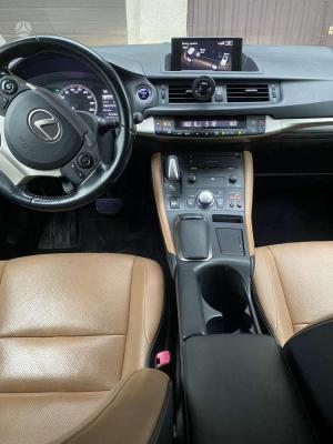 Melns Lexus CT 200h 2014 Viļņa, ar dzinēja tilpumu 1.80 L un nobraukumu 258 tūkst. km par 11400 €, foto 6 vietnē AUTOMOTO.COM.LV