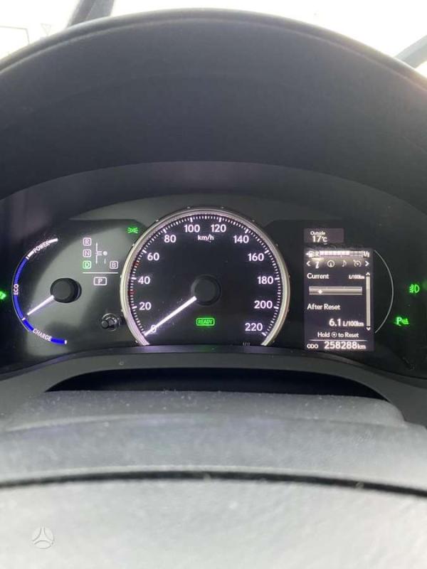 Black Lexus CT 200h 2014 in Vilnius, with an engine capacity of 1.80 L and mileage of 258 thousand km for 11400 €, photo 7 on AUTOMOTO.COM.LV