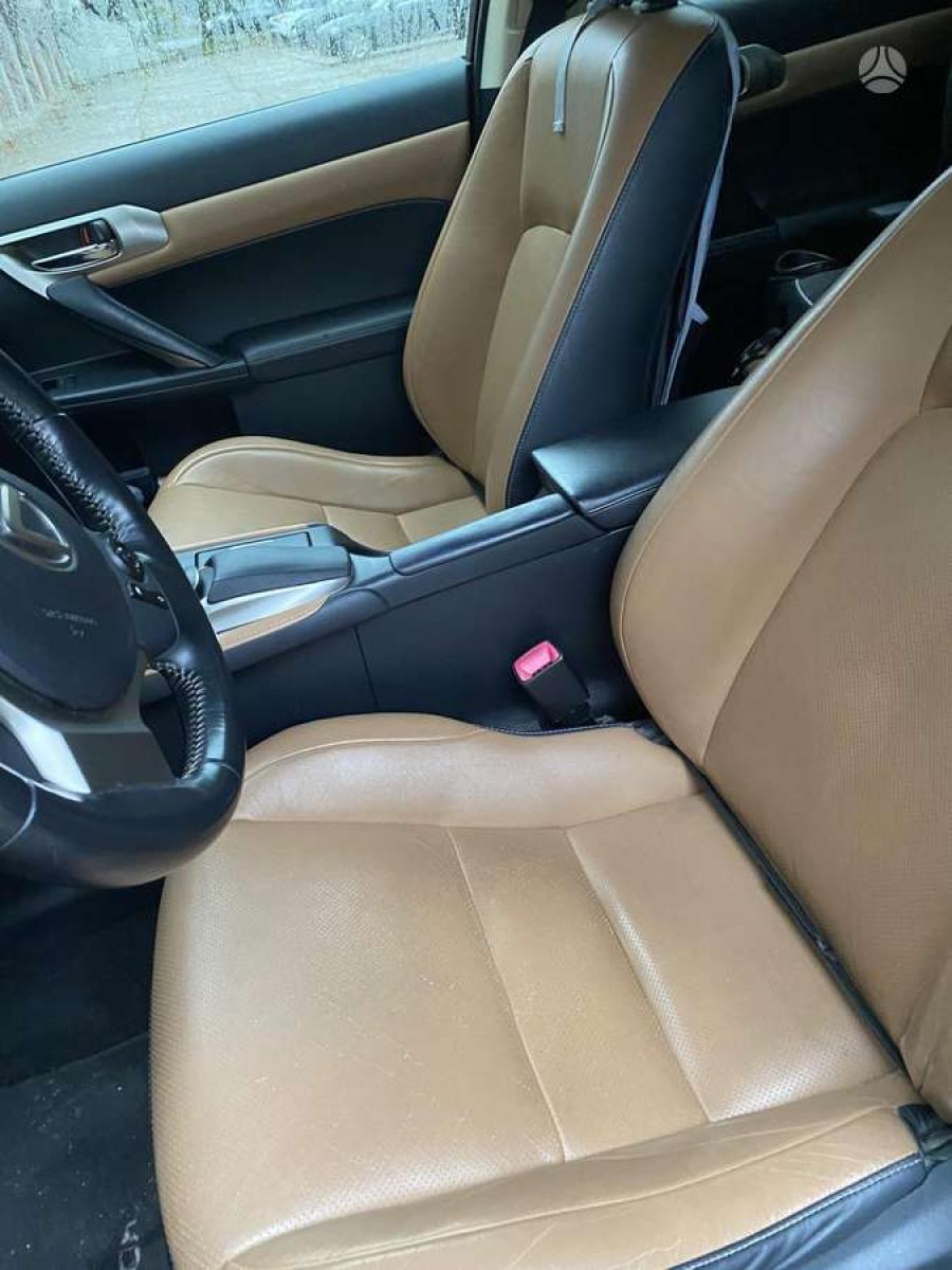 Melns Lexus CT 200h 2014 Viļņa, ar dzinēja tilpumu 1.80 L un nobraukumu 258 tūkst. km par 11400 €, foto 9 vietnē AUTOMOTO.COM.LV