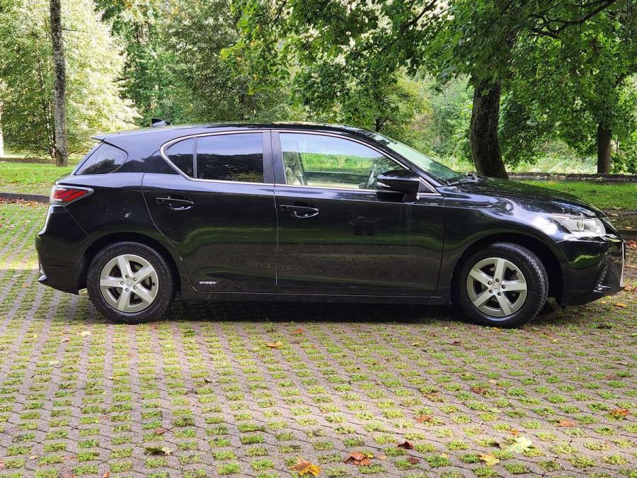 Melns Lexus CT 200h 2014 Viļņa, ar dzinēja tilpumu 1.80 L un nobraukumu 208 tūkst. km par 10400 €, foto 15 vietnē AUTOMOTO.COM.LV