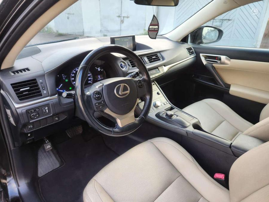 Melns Lexus CT 200h 2014 Viļņa, ar dzinēja tilpumu 1.80 L un nobraukumu 208 tūkst. km par 10400 €, foto 21 vietnē AUTOMOTO.COM.LV