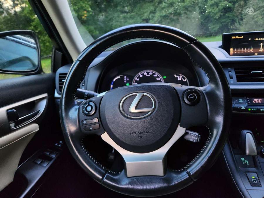 Melns Lexus CT 200h 2014 Viļņa, ar dzinēja tilpumu 1.80 L un nobraukumu 208 tūkst. km par 10400 €, foto 22 vietnē AUTOMOTO.COM.LV