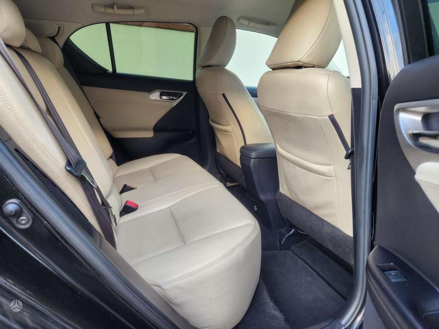Melns Lexus CT 200h 2014 Viļņa, ar dzinēja tilpumu 1.80 L un nobraukumu 208 tūkst. km par 10400 €, foto 29 vietnē AUTOMOTO.COM.LV