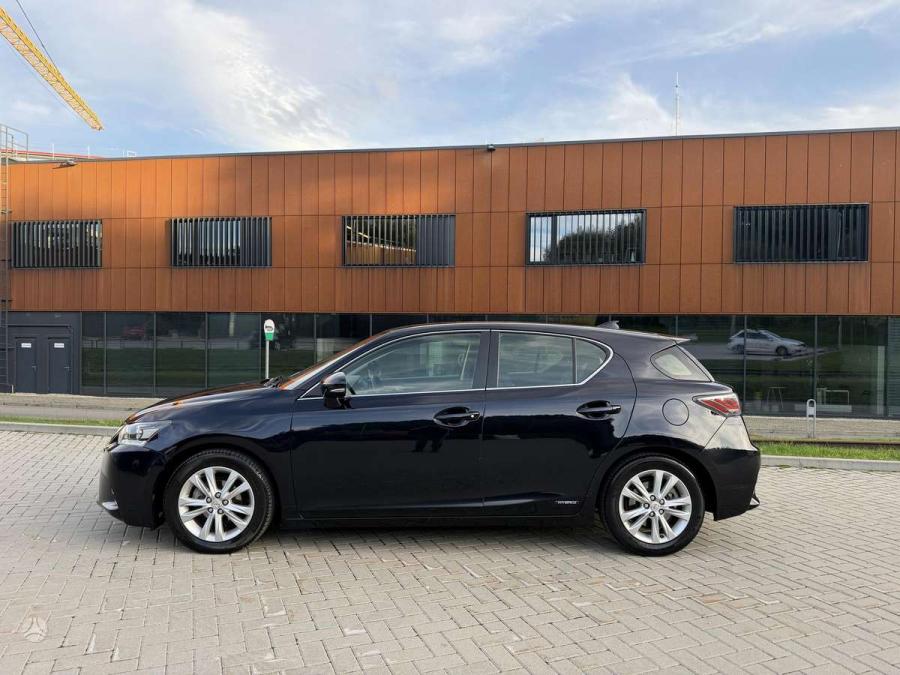 Melns Lexus CT 200h 2014 Klaipėda, ar dzinēja tilpumu 1.80 L un nobraukumu 330 tūkst. km par 11500 €, foto 4 vietnē AUTOMOTO.COM.LV